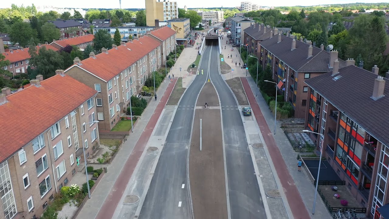 HOV in 't Gooi: natuurbrug, Alexiatunnel en busbaan gereed - YouTube