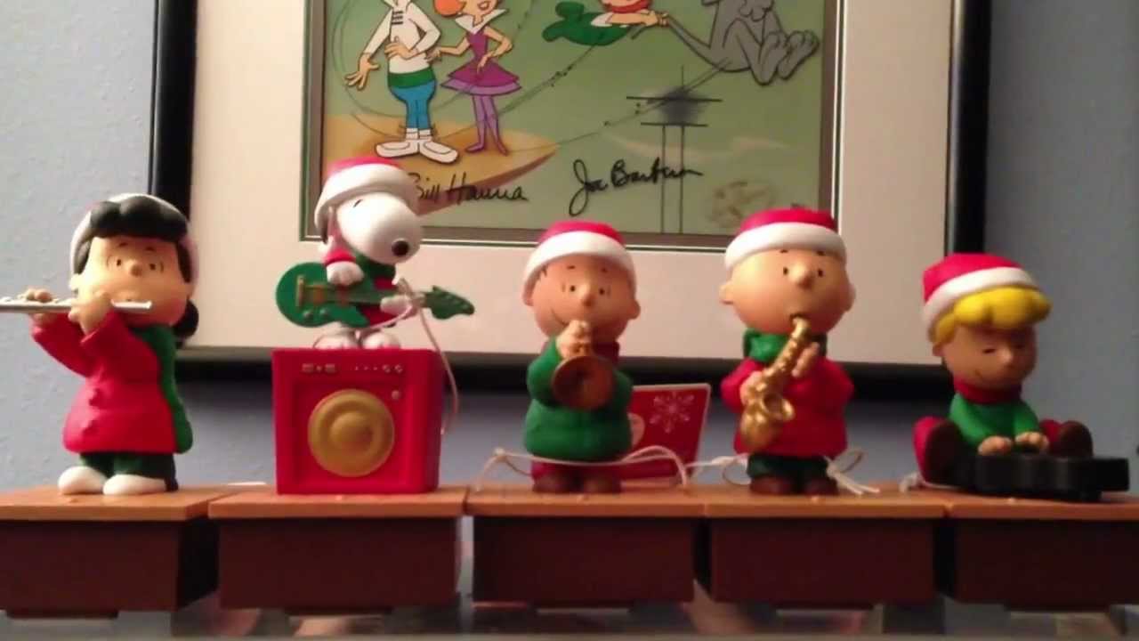 Peanuts Wireless band playing Christmas music - YouTube