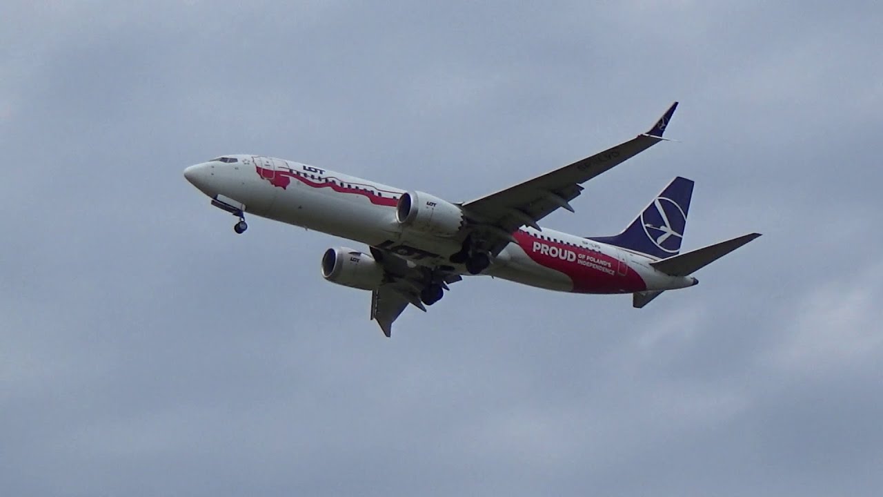 Boeing 737 MAX 8 LOT Polish Airlines (Independence Livery) landing on ...