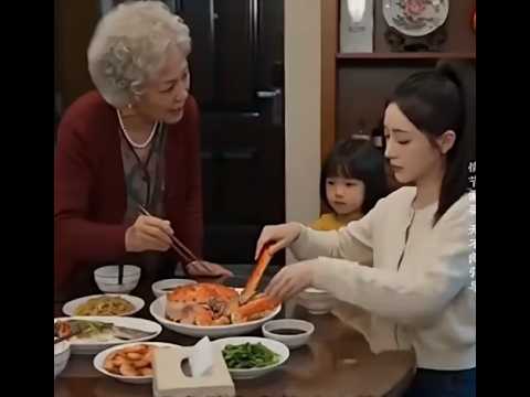 Con dâu dùng tiền của mình để mua cua, mẹ chồng thấy vậy liền bảo rằng cô lãng phí tiền của con trai