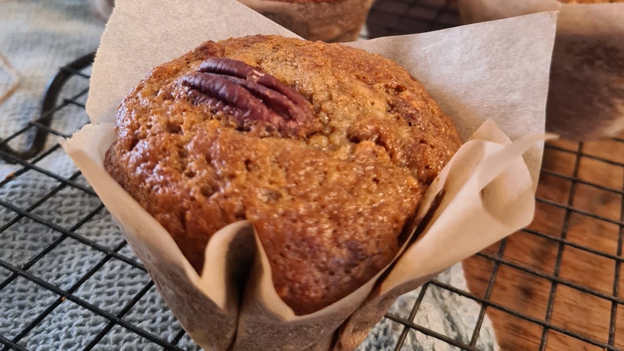 How to make a muffin case - YouTube