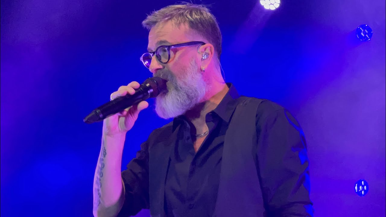 Marco Masini - Vaffanculo @Mantova 17/3/2023 - YouTube