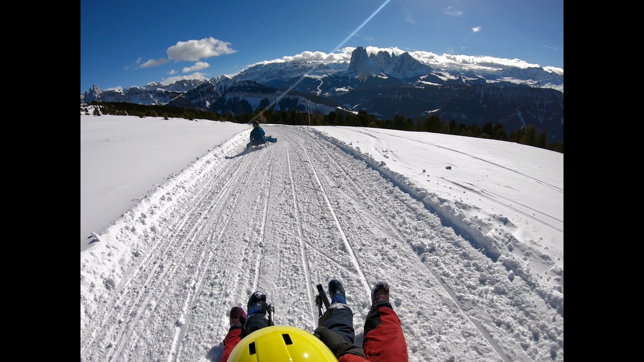 Discesa in slittino in Val Gardena - YouTube