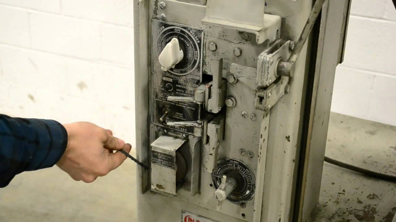 Grob NS18 18" Vertical Bandsaw - YouTube