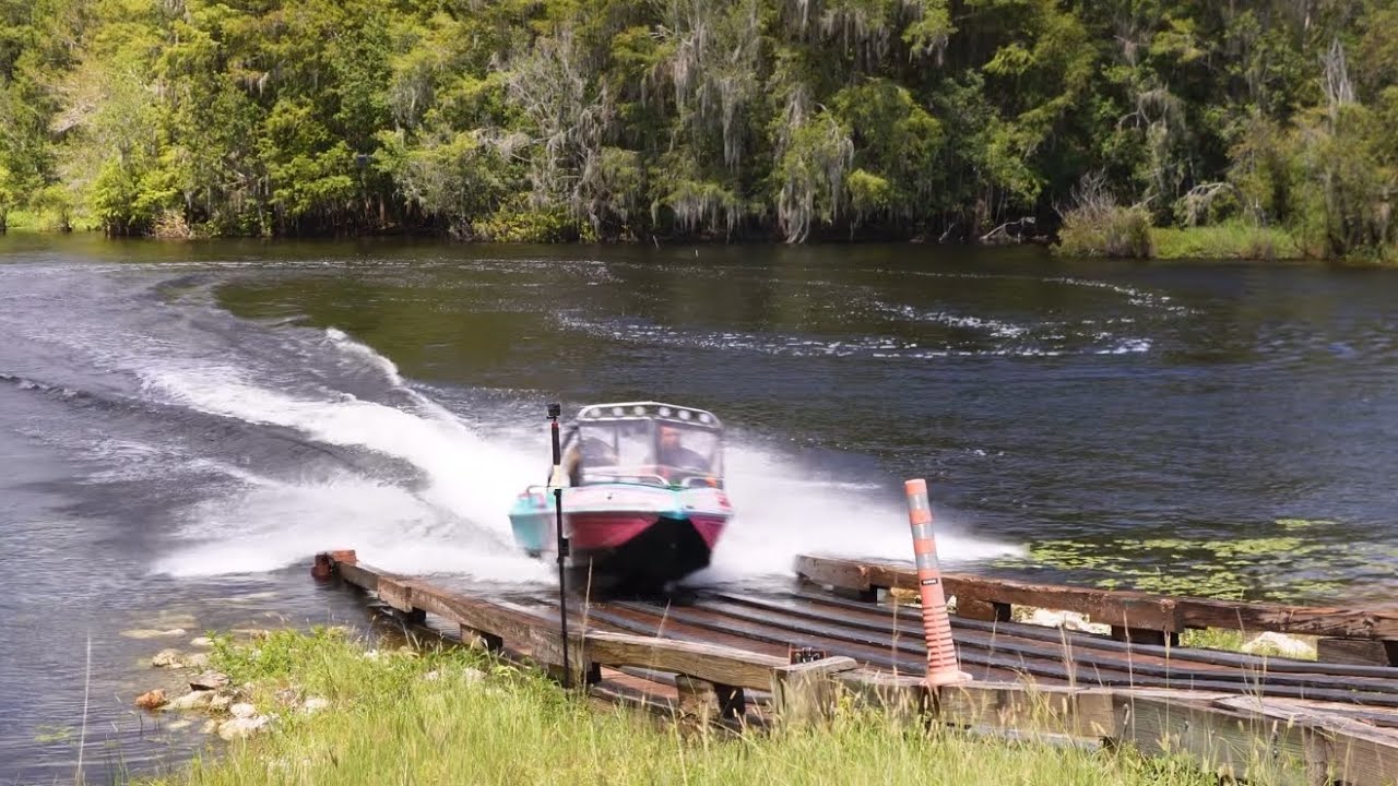 Jet boating fun turned dangerous - YouTube