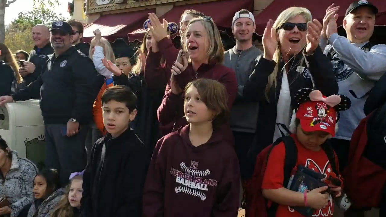 MIHS Band at Disneyland Main Street USA 12-31-18 - YouTube