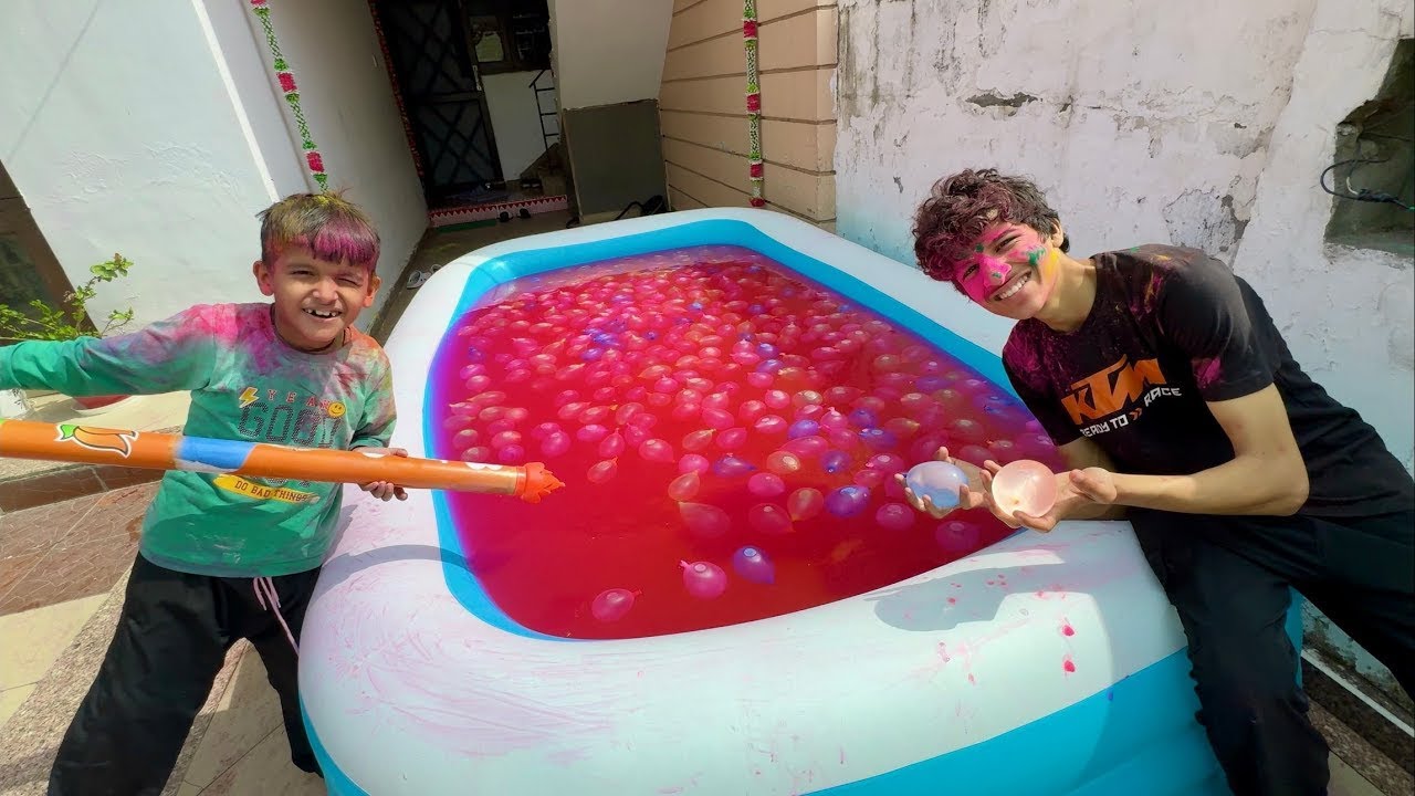Swimming Pool Mein Balloons Dal Diye 😍 Holi 2025 Vlog - YouTube