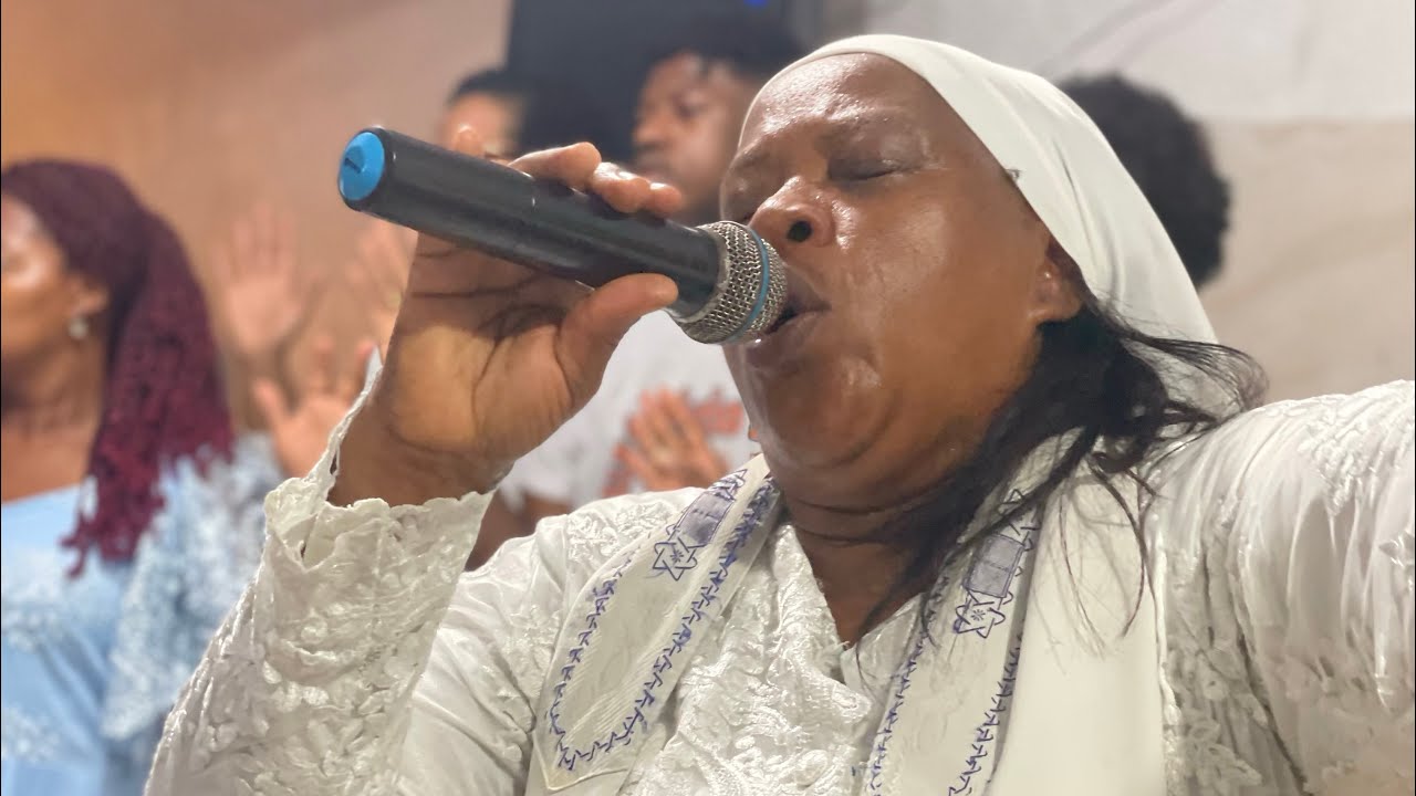 Apóstola Elizabeth- Travou-se - YouTube