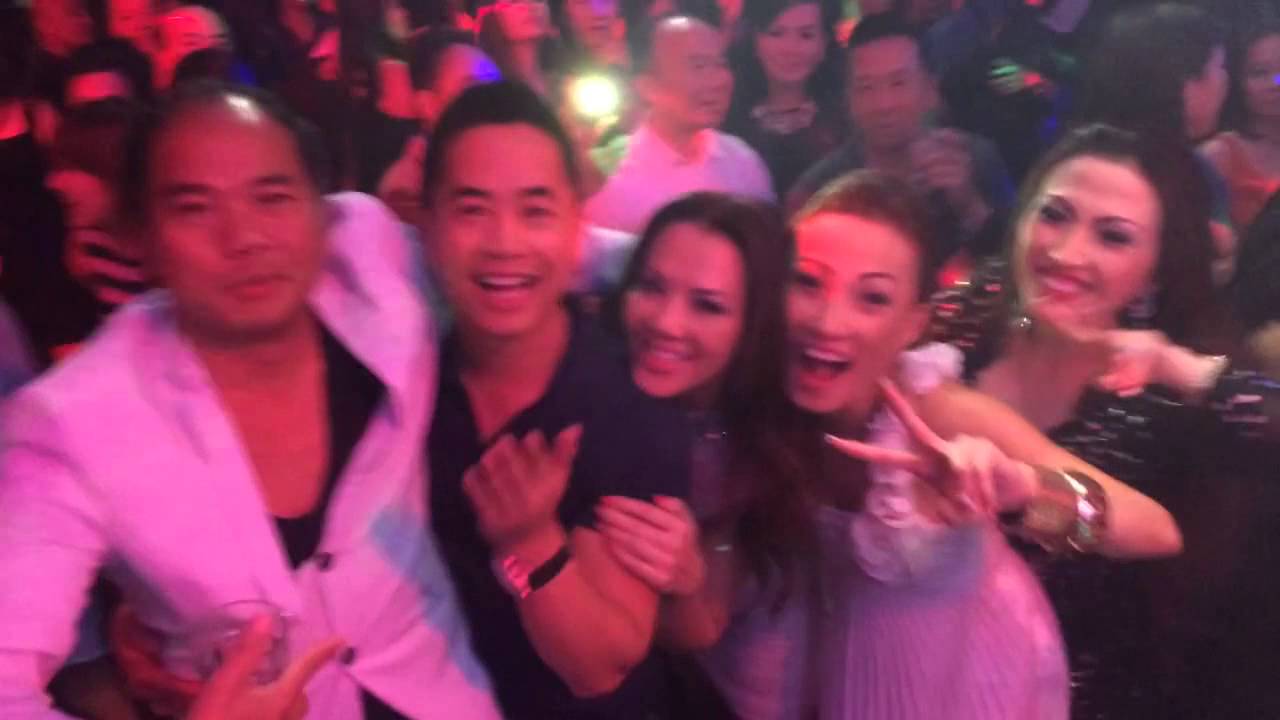 Ho Le Thu live tai phong Tra ca nhac Moonlight in Westminst - YouTube
