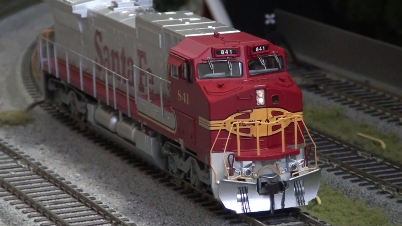 ATLAS HO Dash 8-40cw LOCOMOTIVE Santa Fe - YouTube