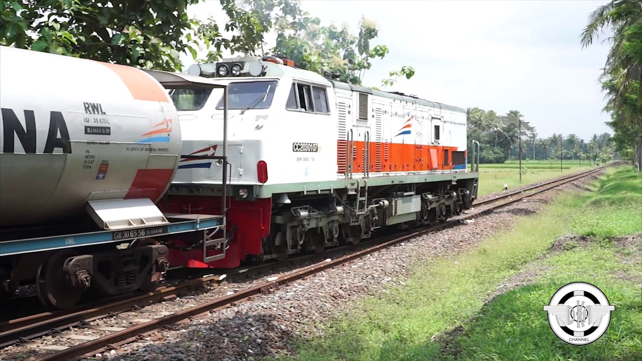 Suara Mesin Lokomotif CC203 - GE U20C - YouTube