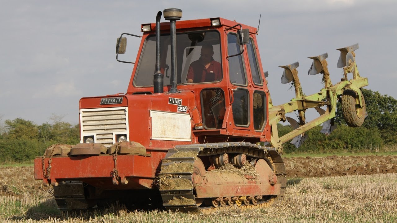 Classic 1986 Fiat 1355C crawler | Ploughing with Dowdeswell DP1 | The ...