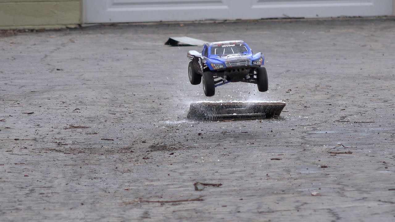 Traxxas Slash play 1/10th scale RC Trucks S1E2 - YouTube