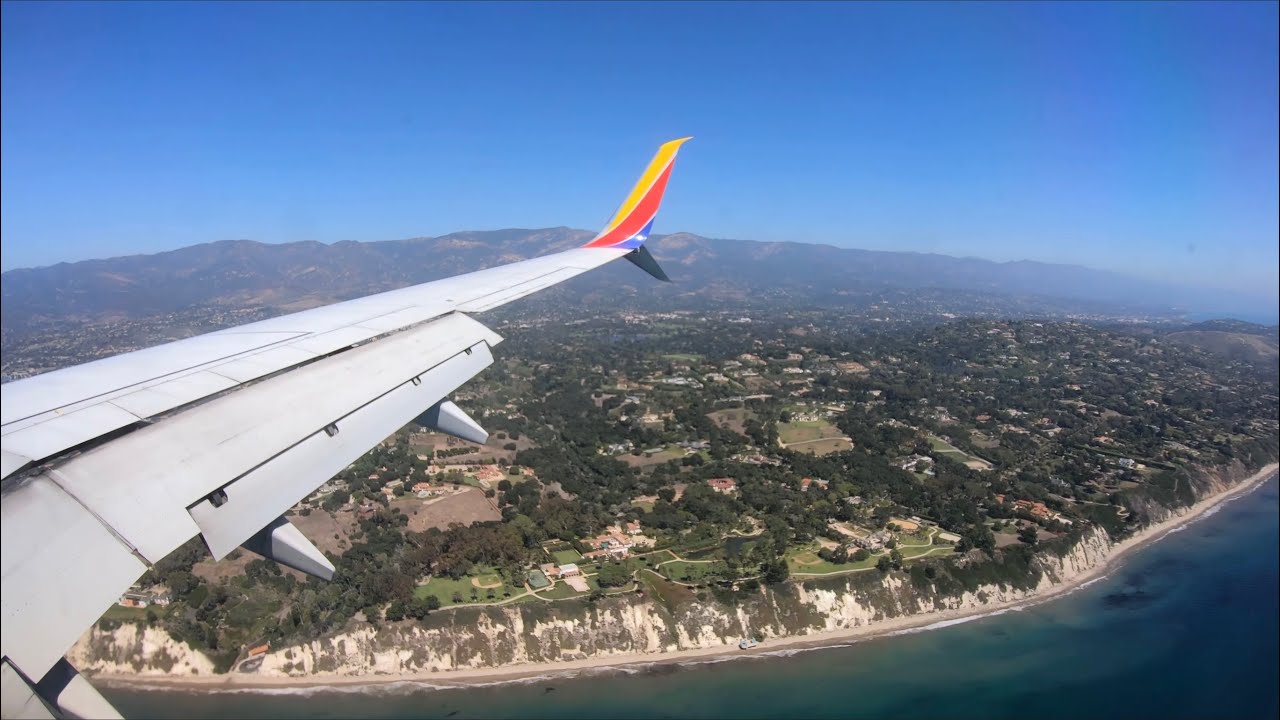 Southwest Airlines Boeing 737-800 breathtaking approach into Santa ...