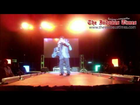 Umer Sharif live performance in Sydney Hillarious part-5