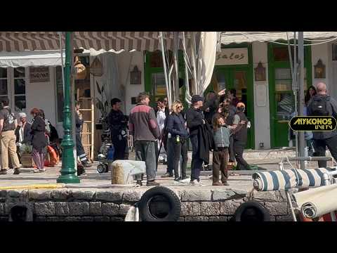 ΠΟΚΛΕΙΣΤΙΚΑ ΠΛΑΝΑ ΜΕ ΤΟΝ Brad Pitt ΣΤΟ ΙΣΤΟΡΙΚΟ ΚΙΤΡΙΝΟ FLAG DOLPHIN ΣΤΗΝ Ύδρα