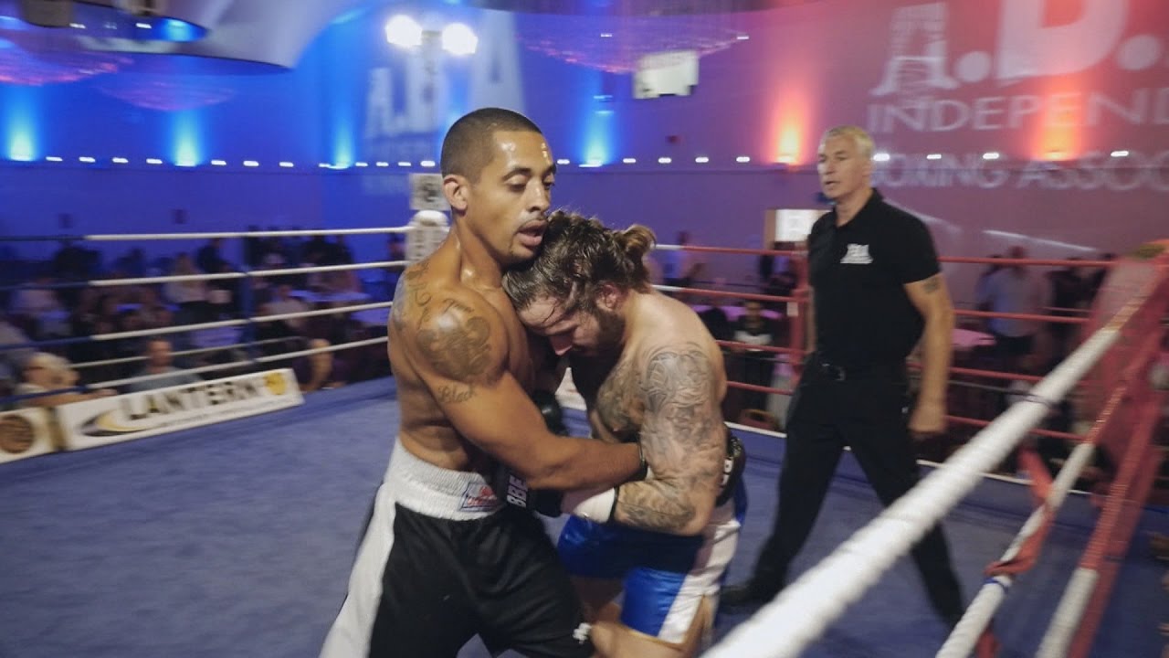 IBA Boxing - Jorden Judge v Dave Howe - City Pavilion - YouTube