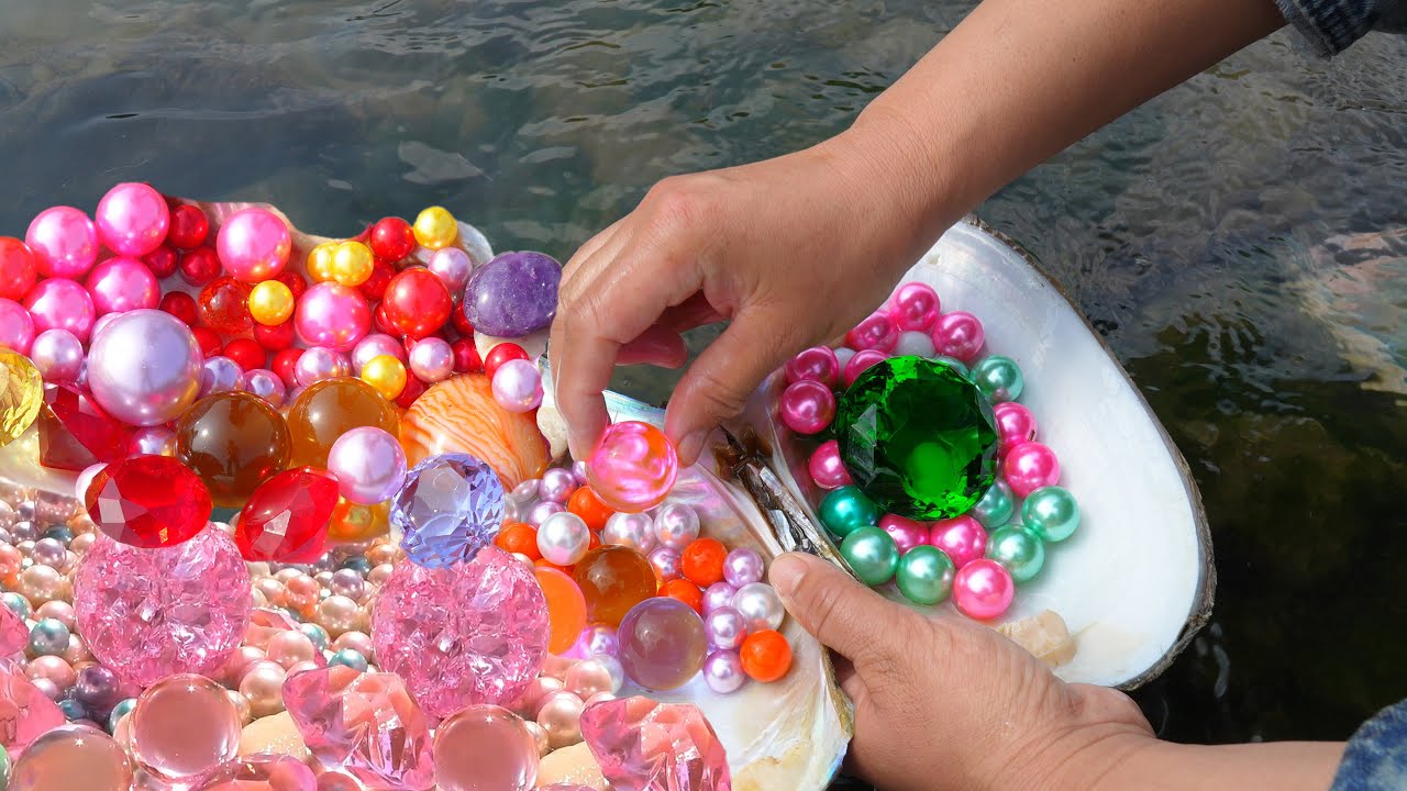 🔥🔥 Clams spit out rare red pearls and green gemstones 💎 - YouTube