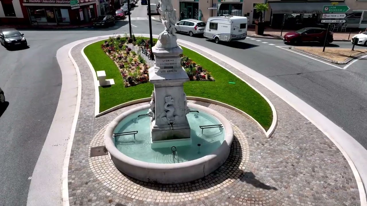 Construction d'un rond point, pose de bordures et de pavés - YouTube