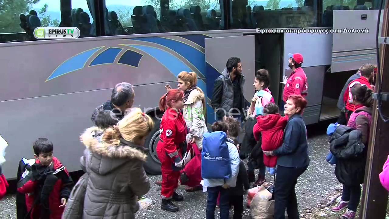 Εφτασαν οι προσφυγες στα Δολιανά - YouTube