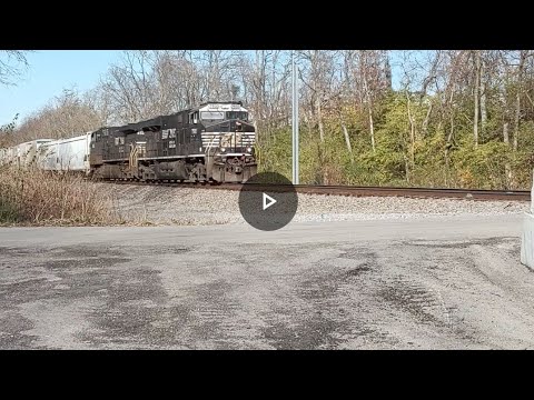Norfolk Southern 7500 blasting through the crossing south to Danville, KY yard #railfanning # ...