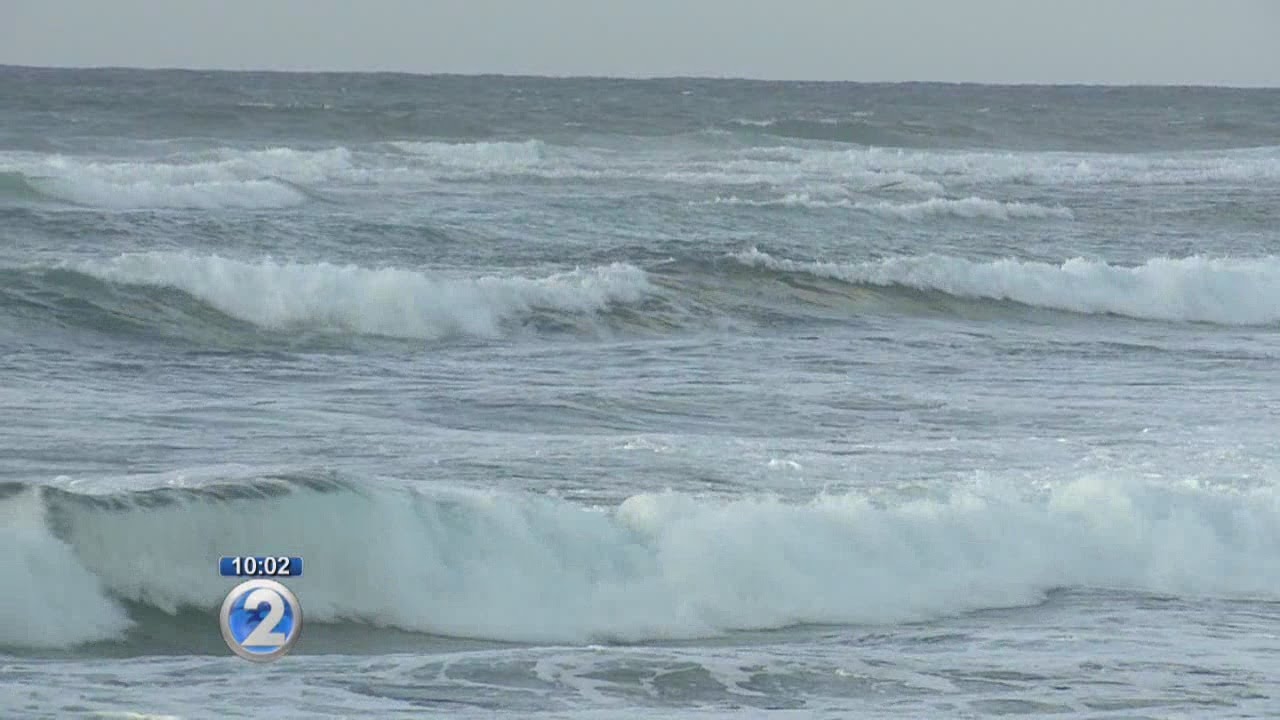 Waves 25 to 35 feet high expected on Wednesday - YouTube