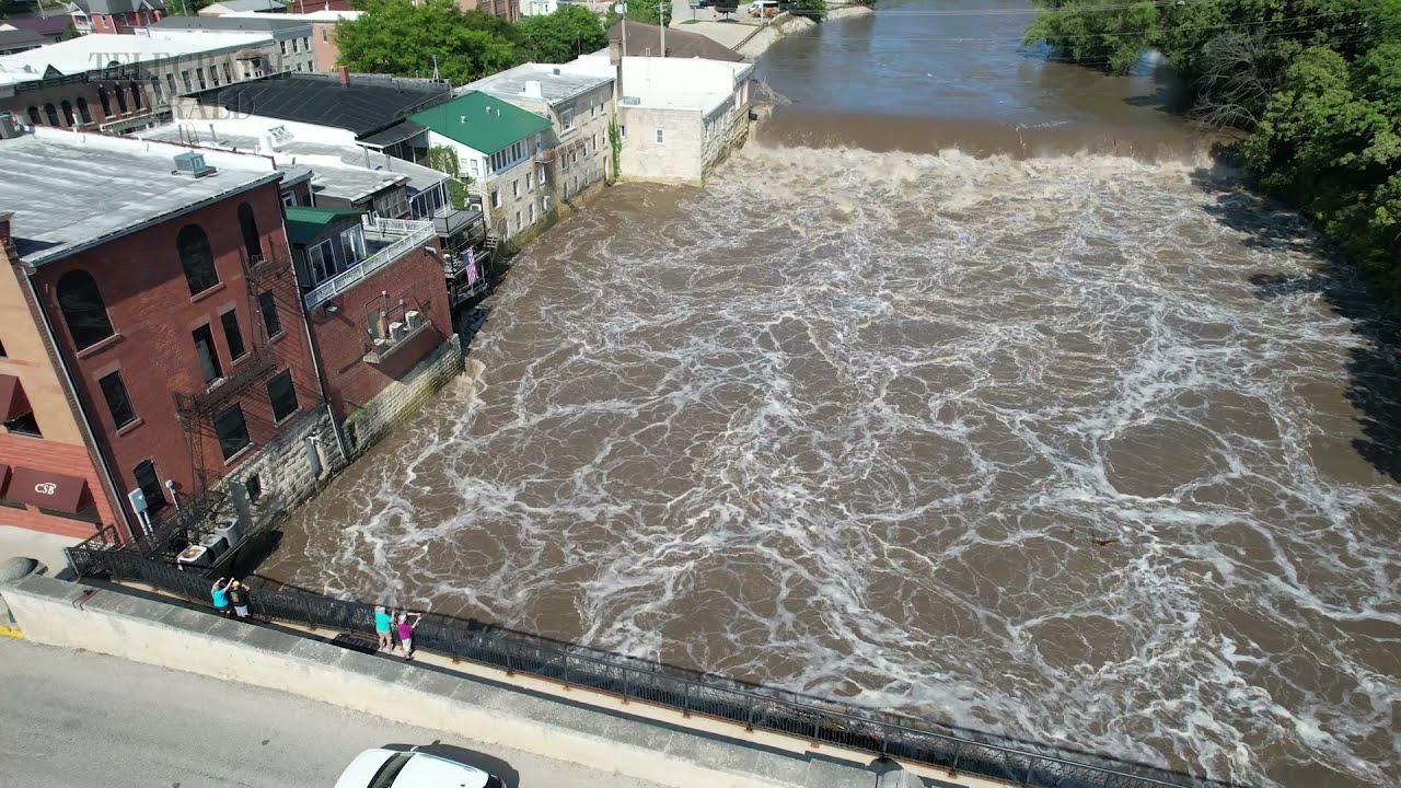 Rising waters of the Turkey River in Elkader - YouTube