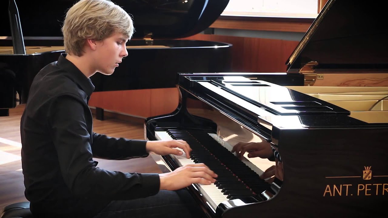 Sound of ANT. PETROF 275 grand piano, played by Matyas Novak - YouTube