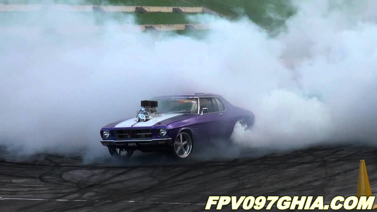 BLOWN V8 HQ MONARO ( HANFUL ) BURNOUT AT RODDERS LIFE NATIONALS SYDNEY ...