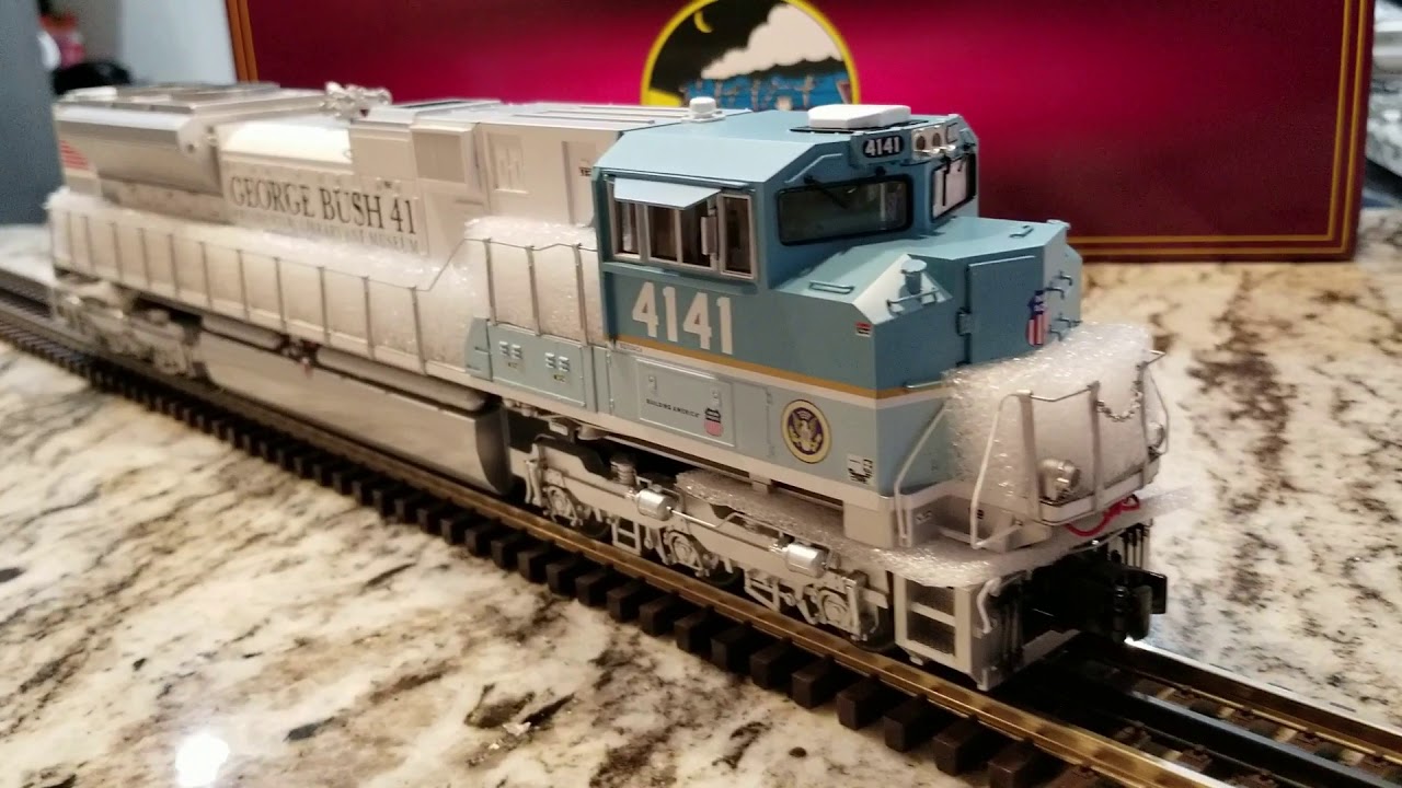MTH SD70ACE 4141 George Bush - YouTube