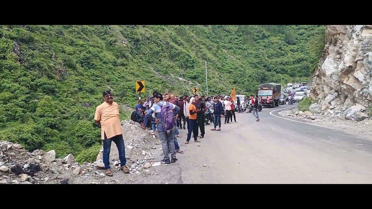 Badrinath ka rasta ma pahado ka khishakna - YouTube
