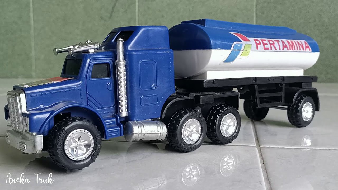 Bongkar Pasang Roda Ban Mainan Mobil-Mobilan Truk Trailer Tangki ...