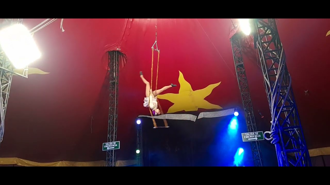 trapecio sencillo Daesha lopez acrobata de circo en Guatemala - YouTube