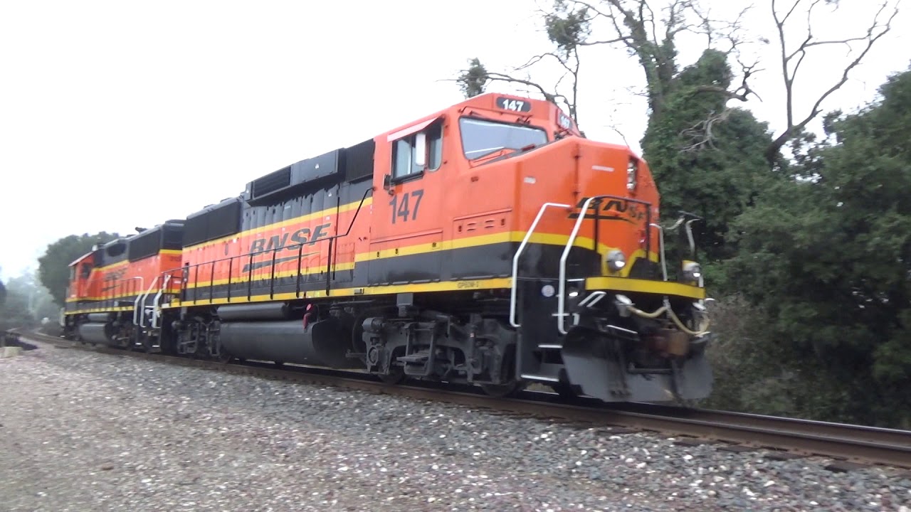 BNSF 3137 and BNSF 147 11jan18 - YouTube