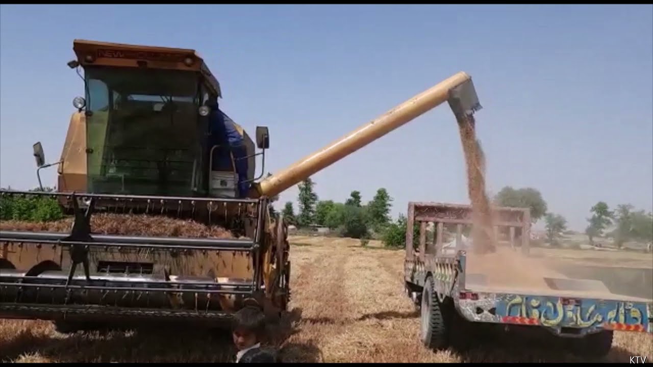 Harvesters Machine of Punjab Pakistan - YouTube