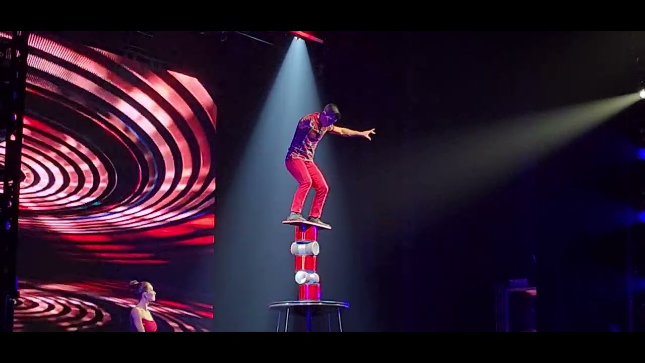 Rolla Bolla - A Magical Cirque Christmas 2022 - YouTube