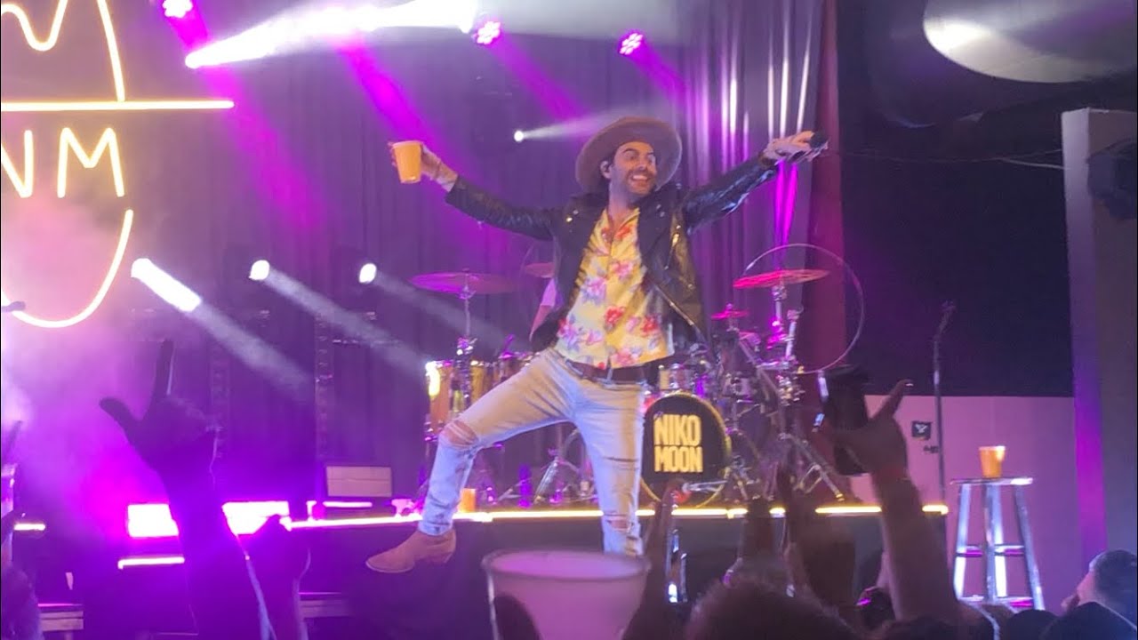 Niko Moon - NO SAD SONGS (Live @ Manchester Music Hall) - YouTube