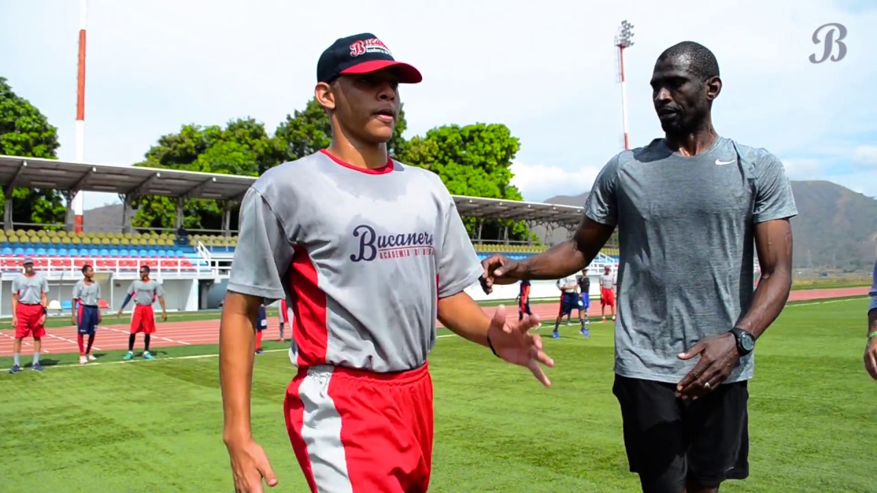 Entrenamiento de Courtney Hawkins - YouTube