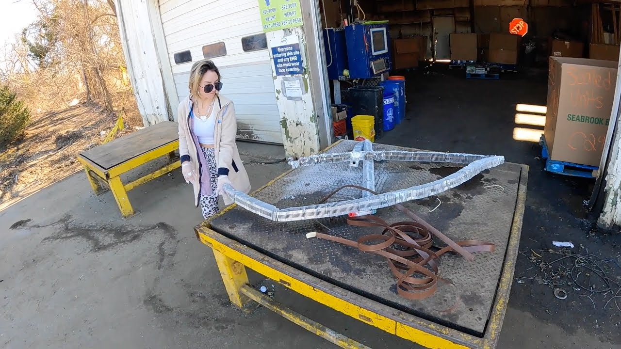 SCRAP METAL Run With My Wife! - YouTube