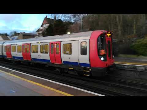 Metropolitan Line S8 Stock trains at Chorleywood Station. - YouTube
