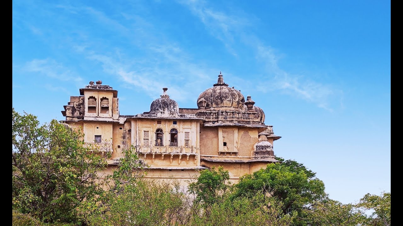 Aanjana Fort Explore with Archaeologist Pawan and Nihal - YouTube