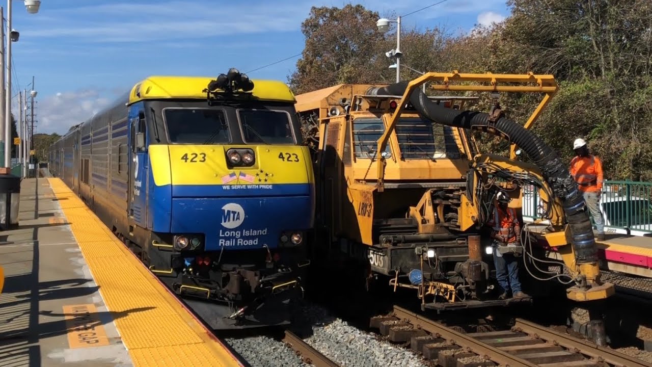 [LIRR] LORAM RailVac LRV-3 at Oakdale - YouTube