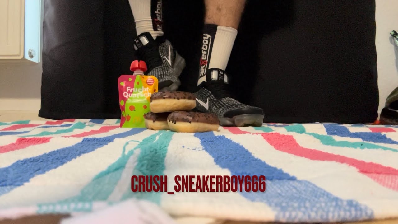 Nike Air Vapormax crush, stomp, trample Donuts and MC Fruit quatschy ...