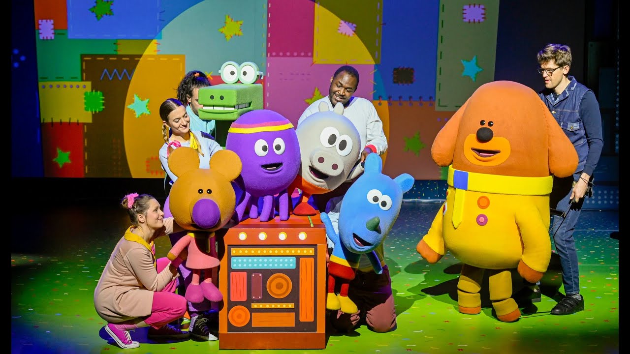 Hey Duggee Live Theatre Show FINAL URL - YouTube