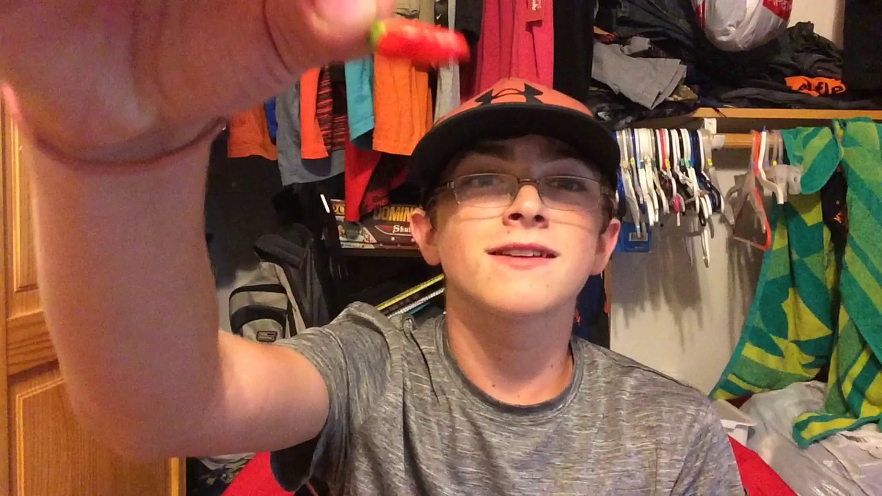 Hot pepper reaction ep. 8 Screaming demon chili red - YouTube