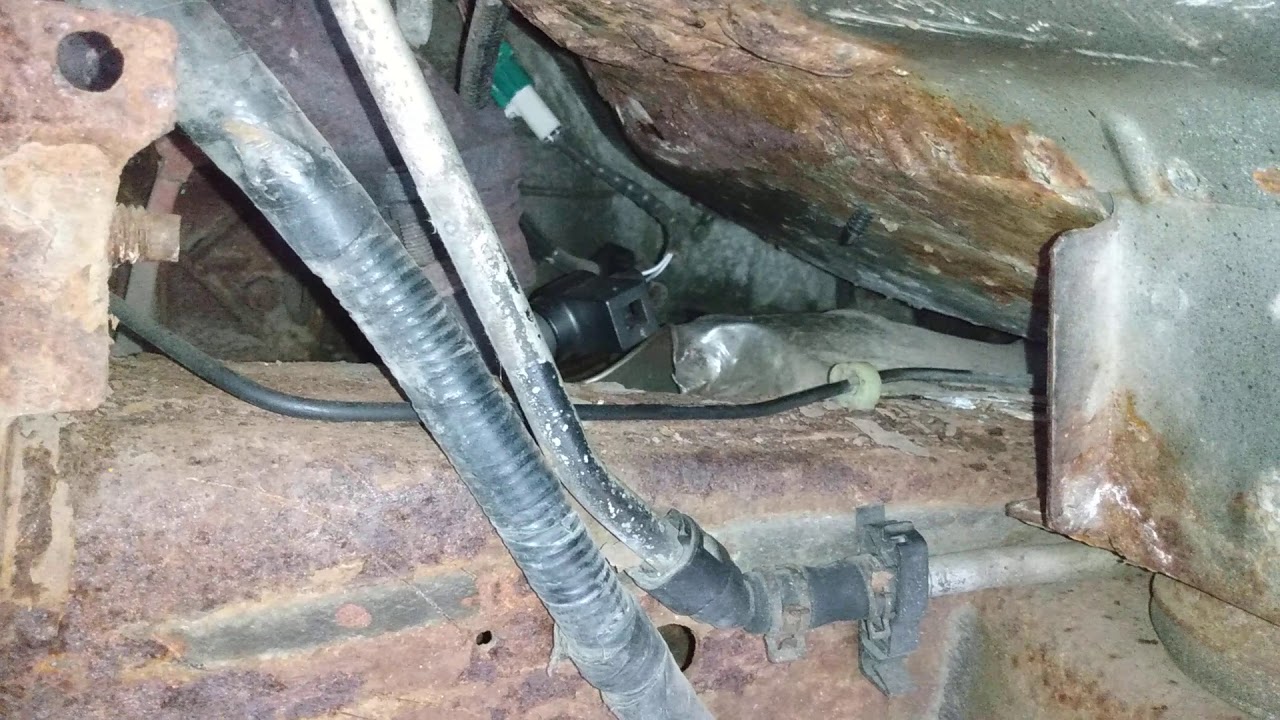 Replacing upstream oxygen sensors 2000 Ford F-150 5.4L - YouTube