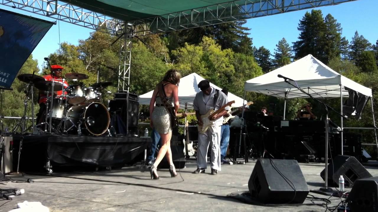 Ana Popovic and Buddy Guy jamming - One Room Country Shack (9/25/11 ...