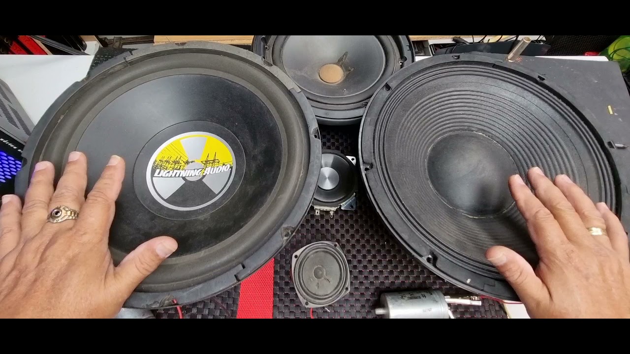 Parlantes de 12" prueba con 14 microfaradios. - YouTube