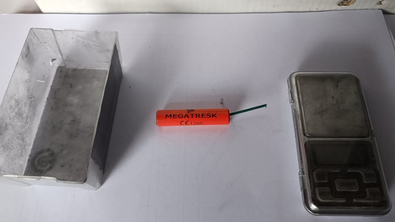 How many grams of flash powder does a Megatresk from Privatex Pyro ...