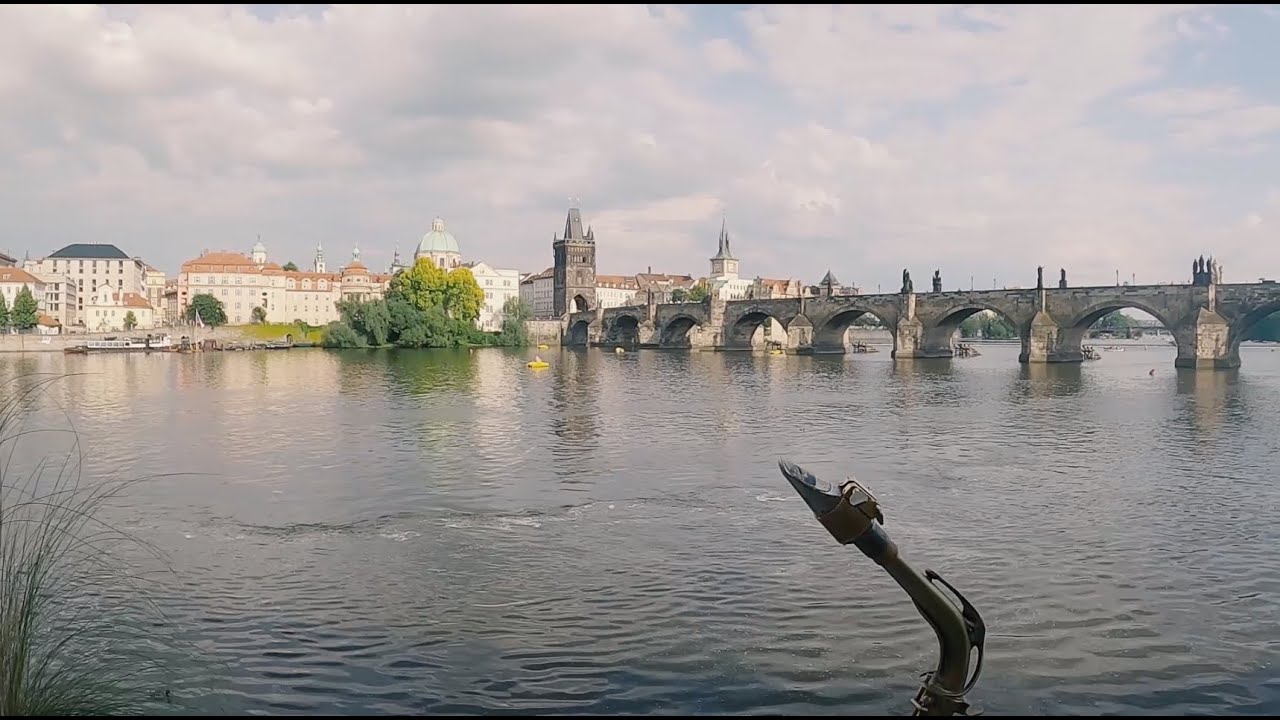 Prague saxophone player - YouTube